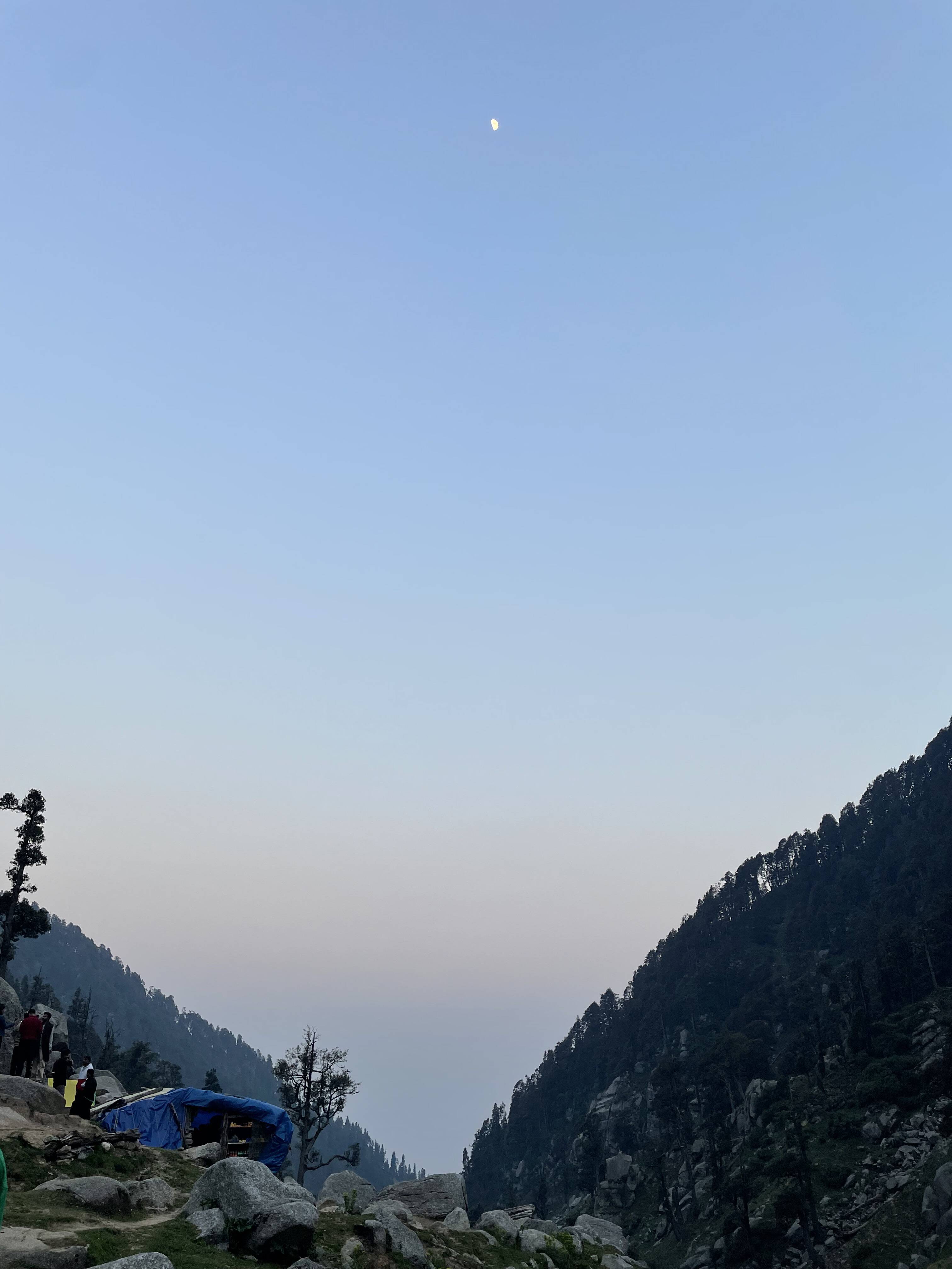 Starting a cult during the hike to Kareri Lake – thattravelstory